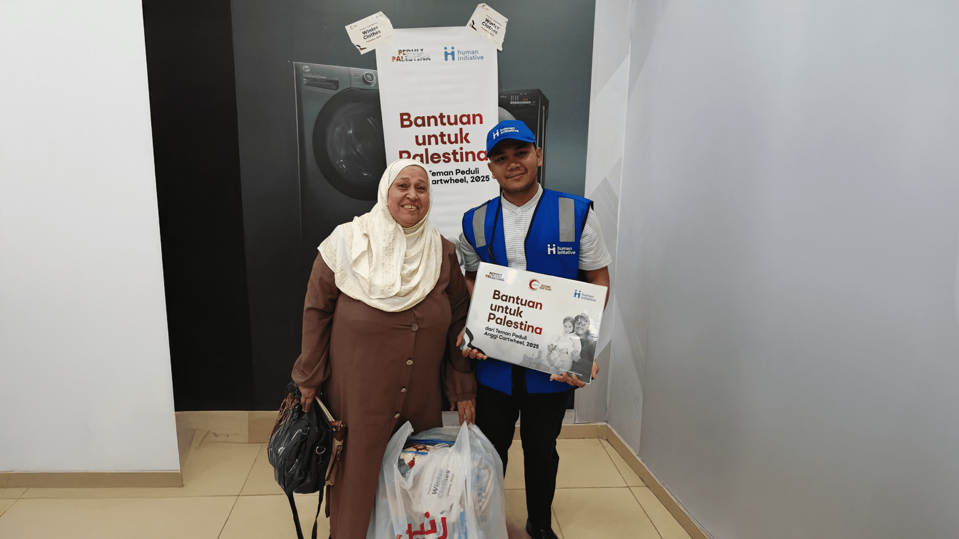 Kehangatan Selimut Bantuan untuk Keluarga Pengungsi di Gaza
